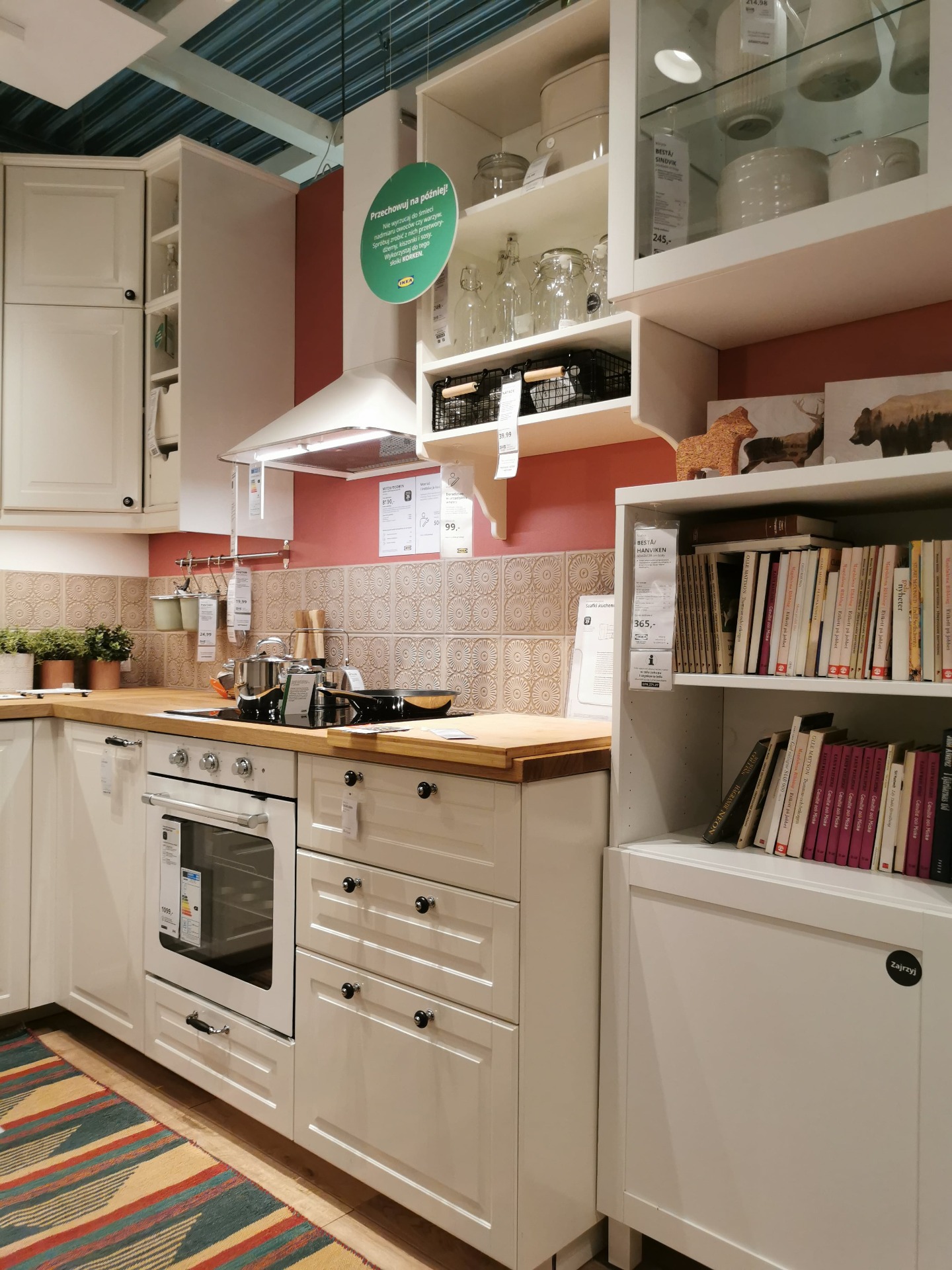 Vegger malt i rosa farger