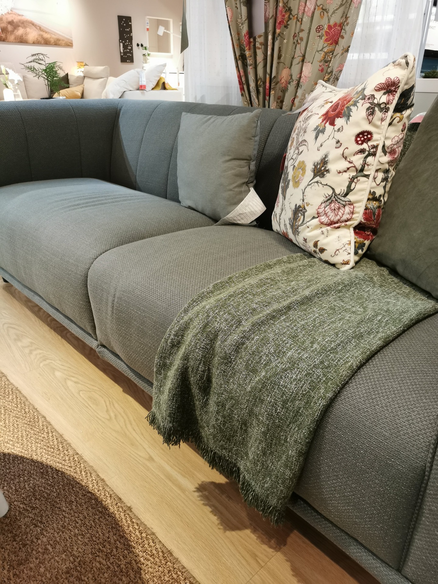 Stilfull design og komfort med Viskafors sofa fra IKEA