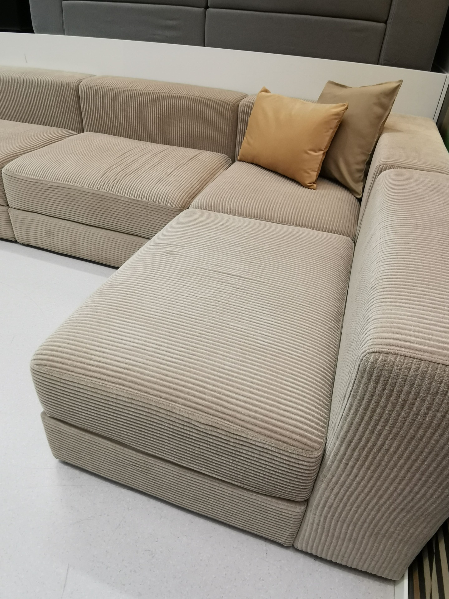 Design og komfort: JÄTTEBO sofaen fra IKEA