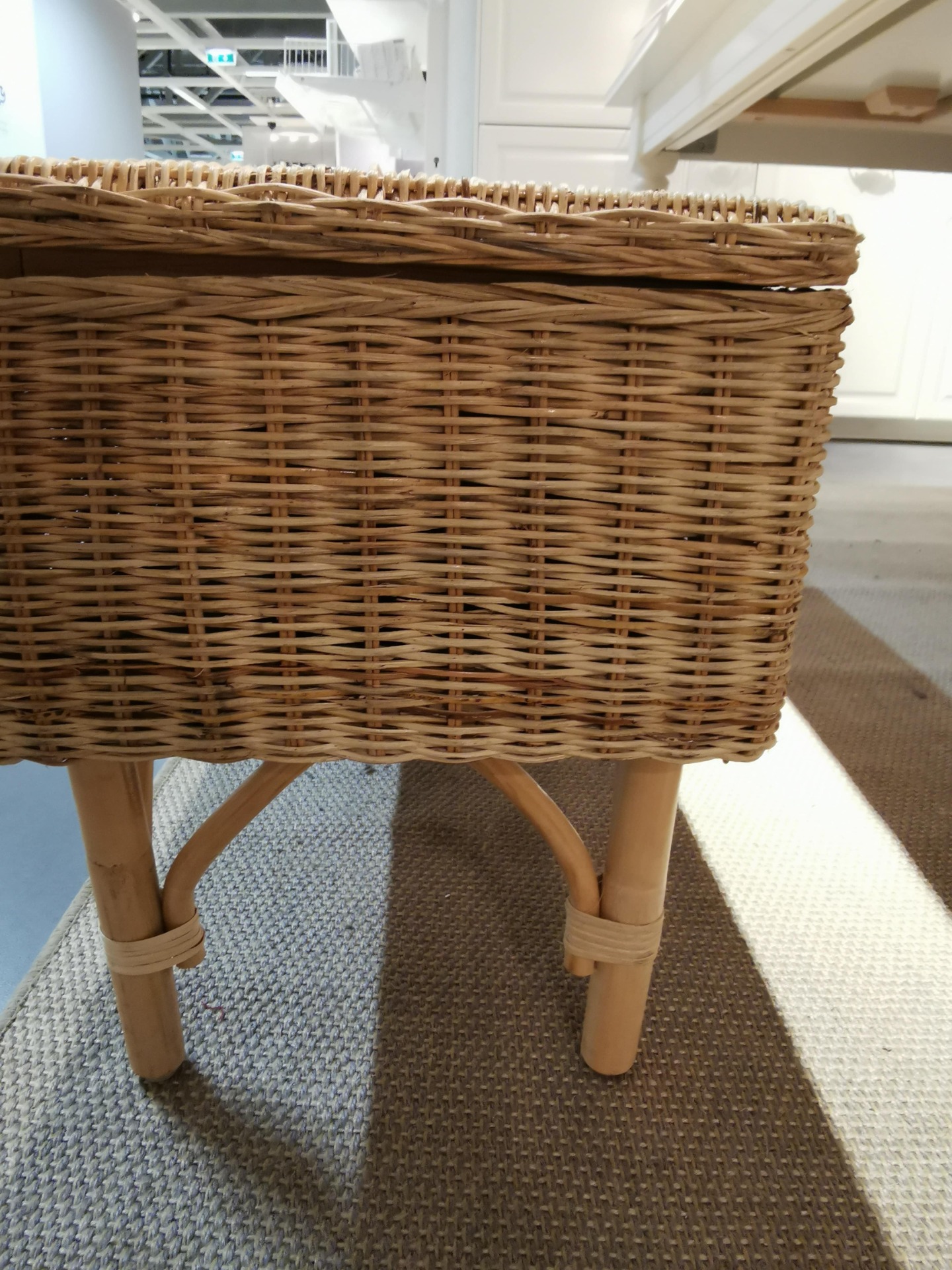 TOLKNING Benk med praktisk oppbevaring fra IKEA