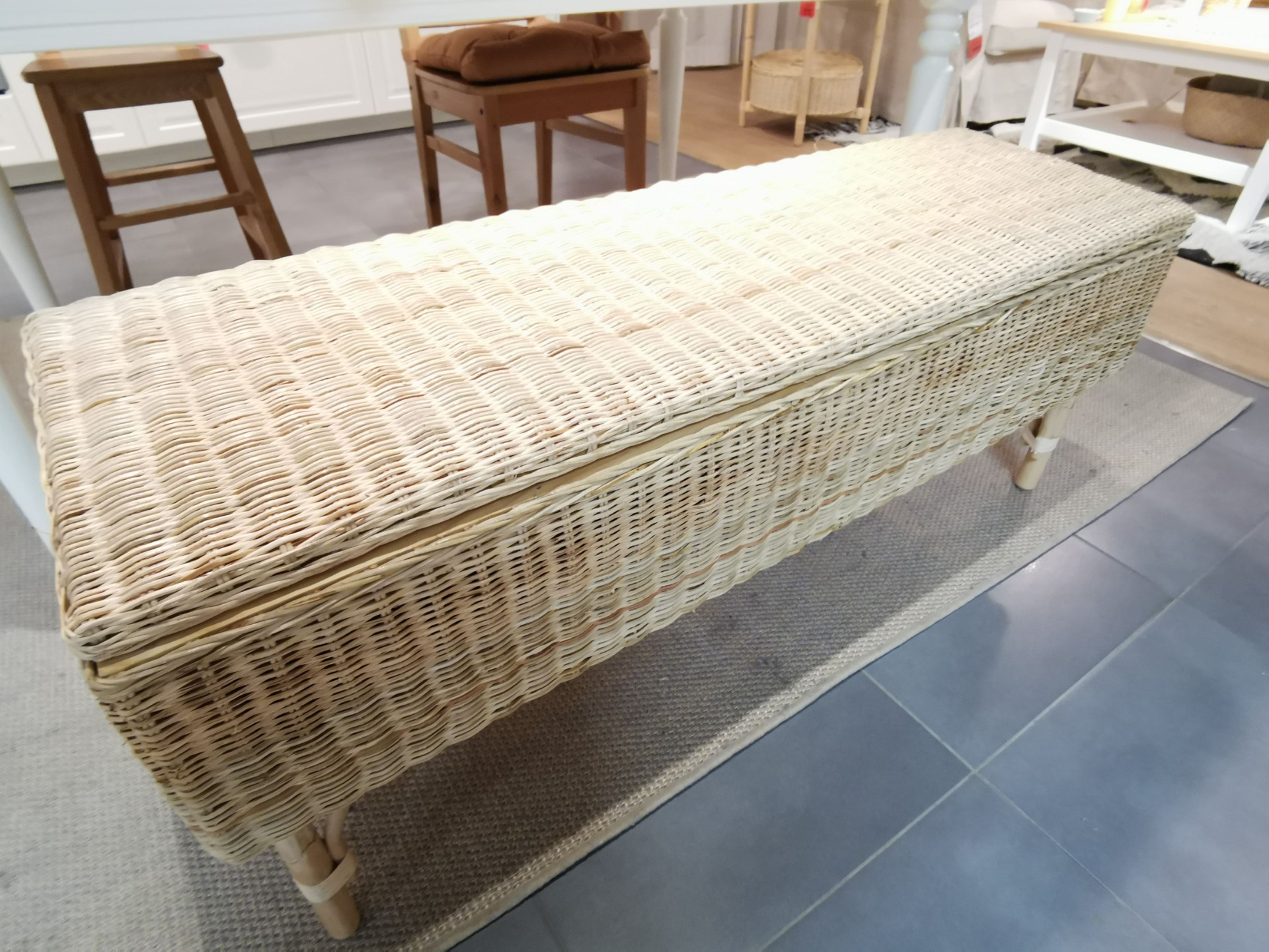 TOLKNING Benk med praktisk oppbevaring fra IKEA