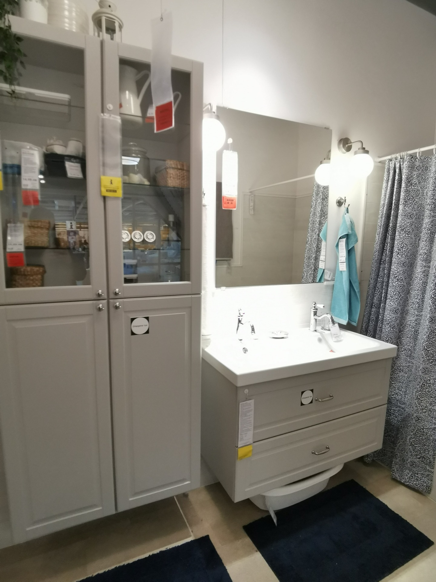 Trendy baderomsskap fra IKEA