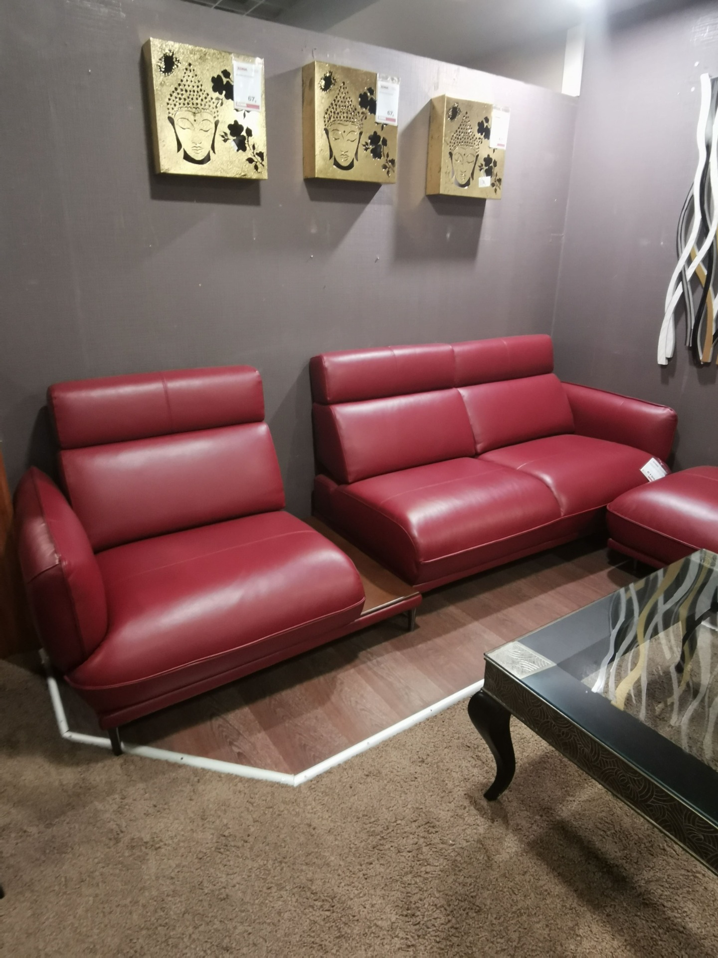 Rød skinnsofa: Hvordan skape en stilfull og personlig innredning