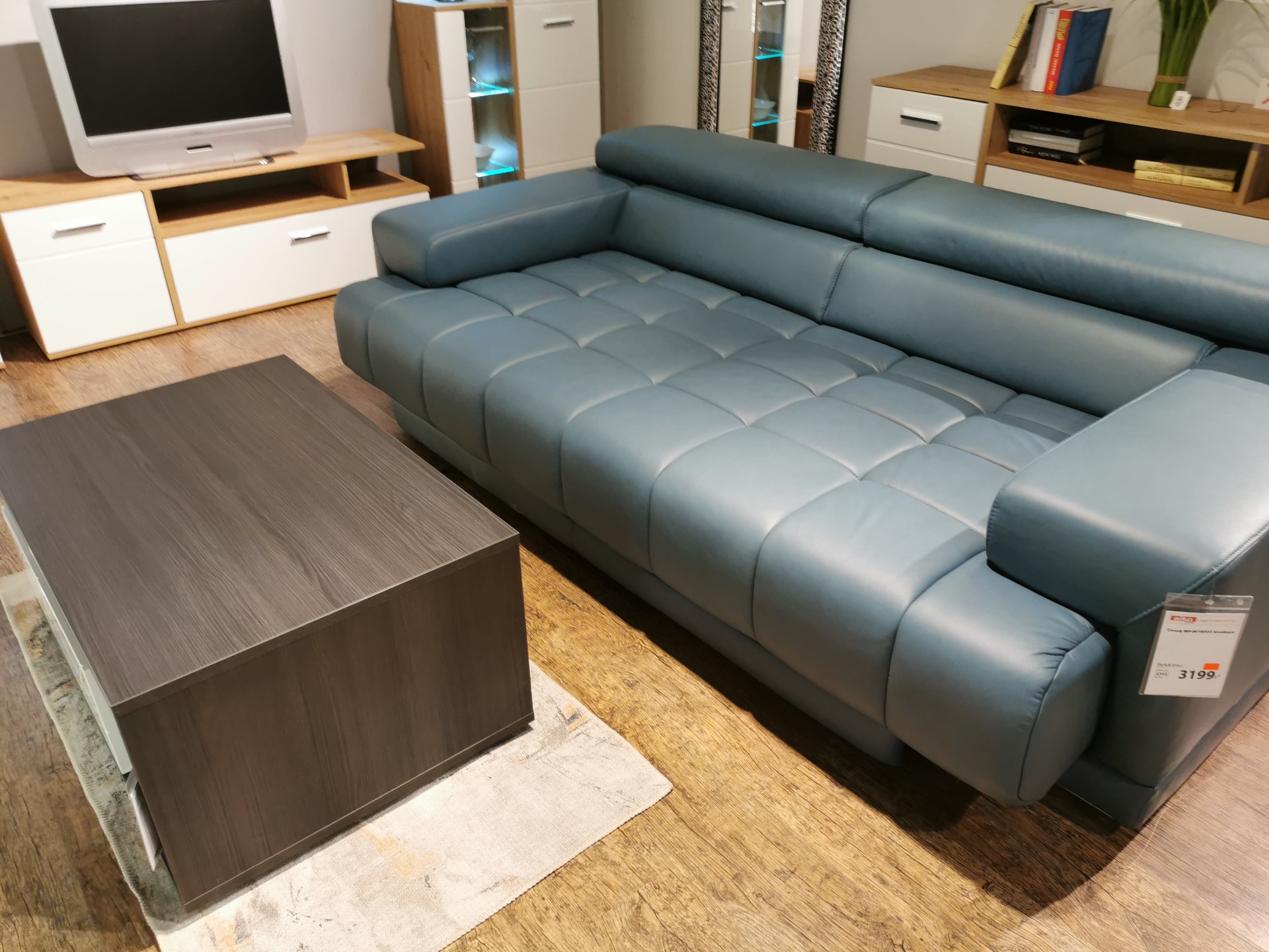 La den blå skinnsofaen være midtpunktet i stuen din