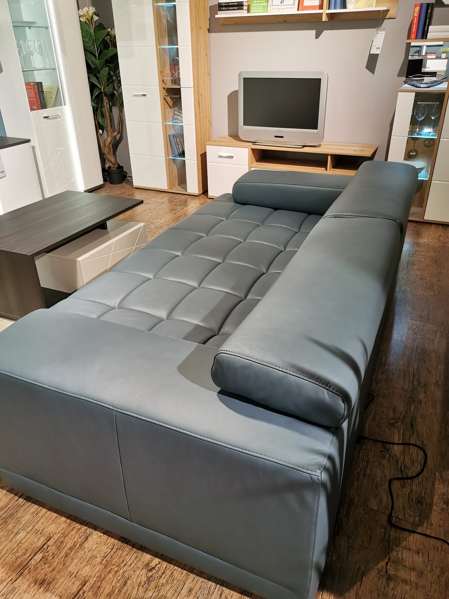 La den blå skinnsofaen være midtpunktet i stuen din