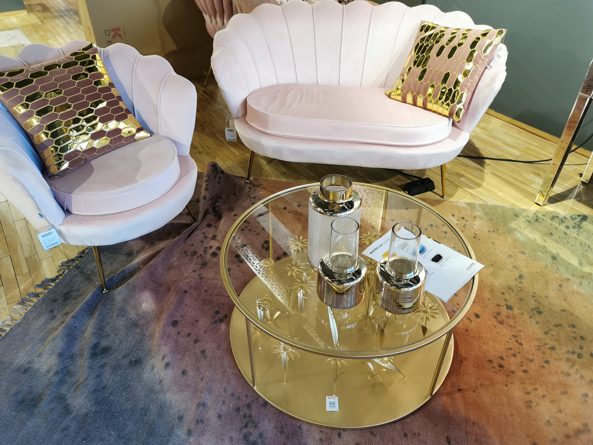 Kare designs rosa møbler