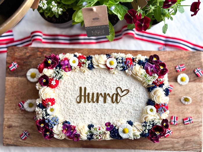 Pynt kaken med spiselige blomster til 17. mai